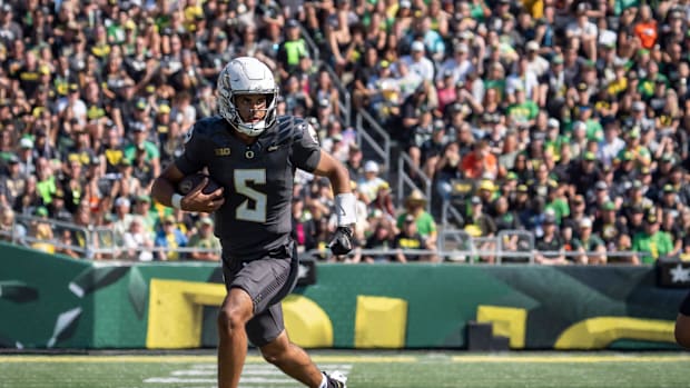 Ducks Quarterback Dante Moore Highlights Relationship With Phil Knight ...