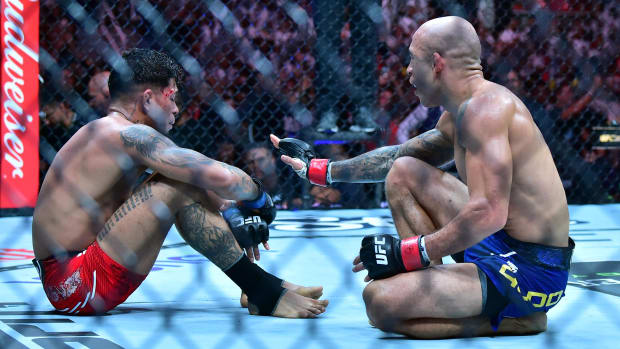 UFC Dark Horse Calls Out Commentator Dominick Cruz for Noche UFC Event