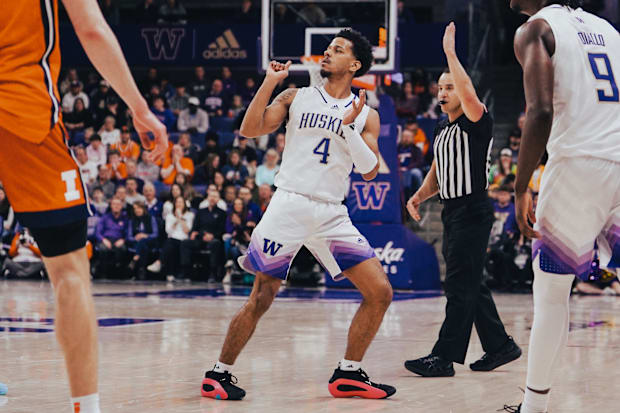 DJ Davis Couldn't Come In From the Cold for Huskies