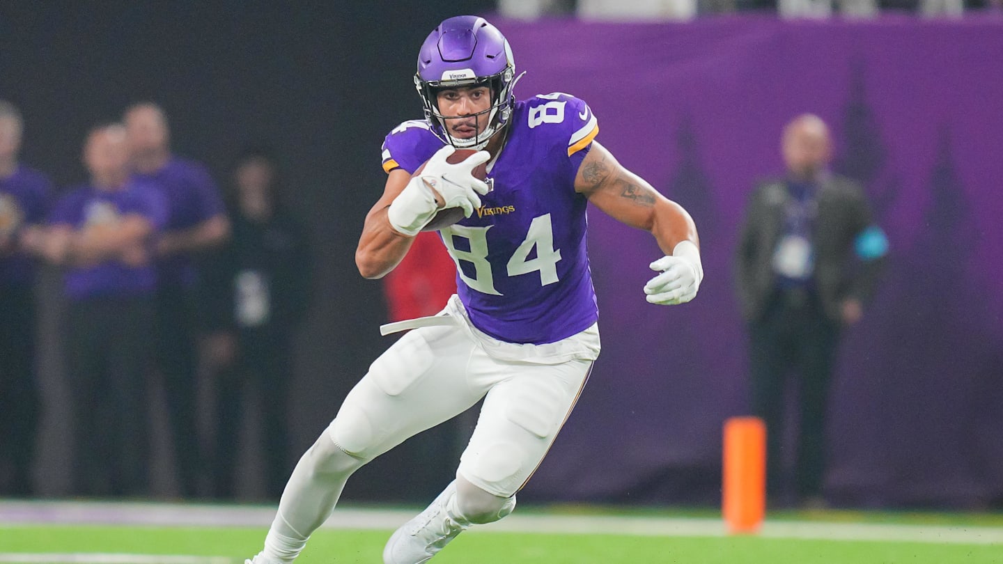 Vikings sign TE Josh Oliver to three-year contract extension