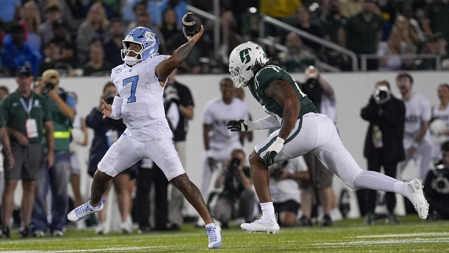 Social Media Reacts to Belichick's First Collegiate Road Game