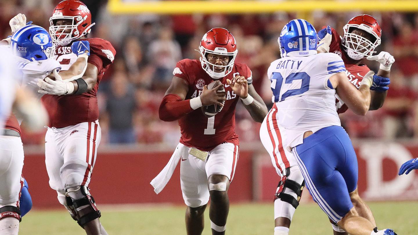 Former BYU DL Danny Saili Commits to Arkansas