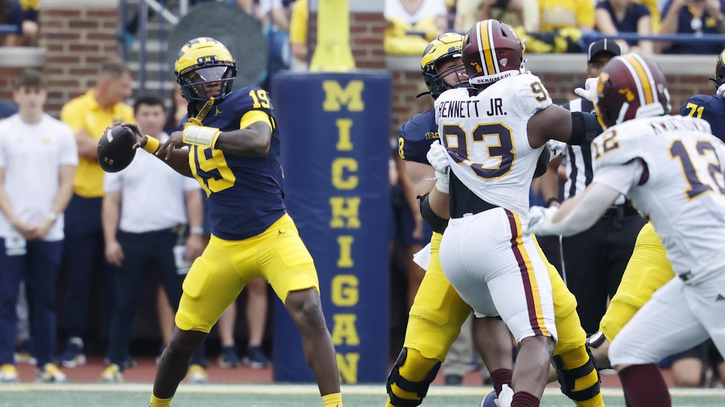 PFF grades, snap counts following Michigan's electric win over Central Michigan