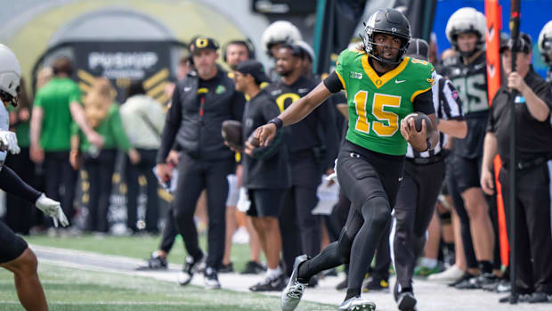 Oregon Ducks Host Elite Quarterback Recruit Bryson Beaver on Official Visit