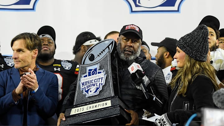 Maryland Football officially signs four-star 2025 Edge Zahir Mathis