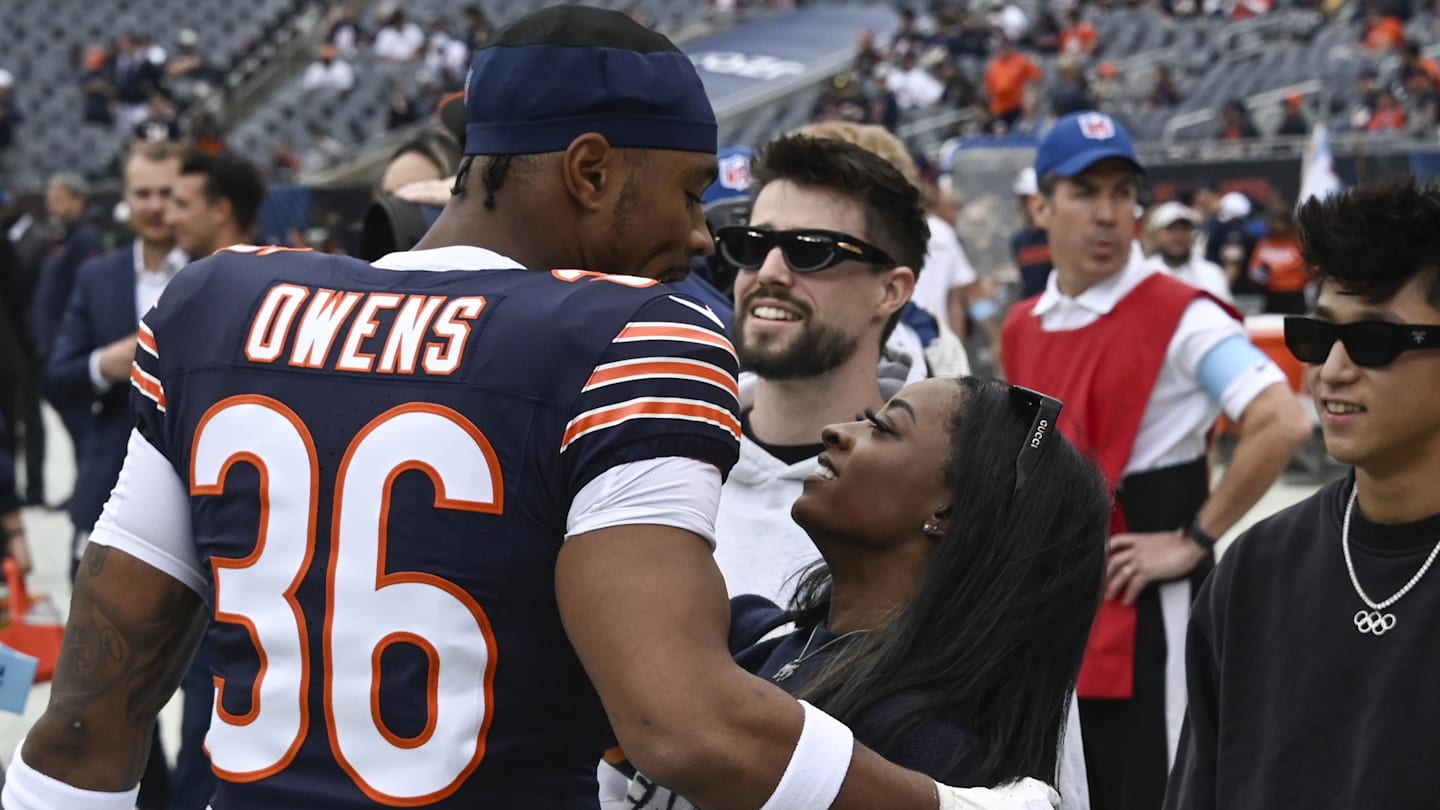 Simone Biles, Jonathan Owens pop pink champagne in cozy bed clip