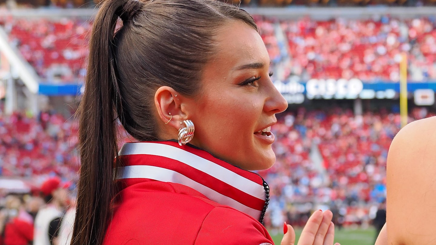 NFL WAG Kristin Juszczyk bares abs with sleeveless 49ers fit vs. Seahawks