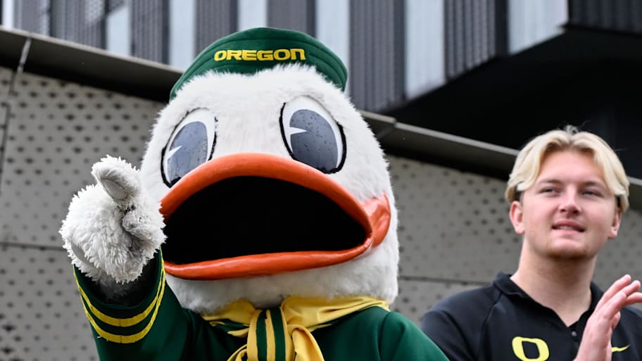 Underrated EDGE Recruit Details Early Offer From Oregon Ducks | Yardbarker