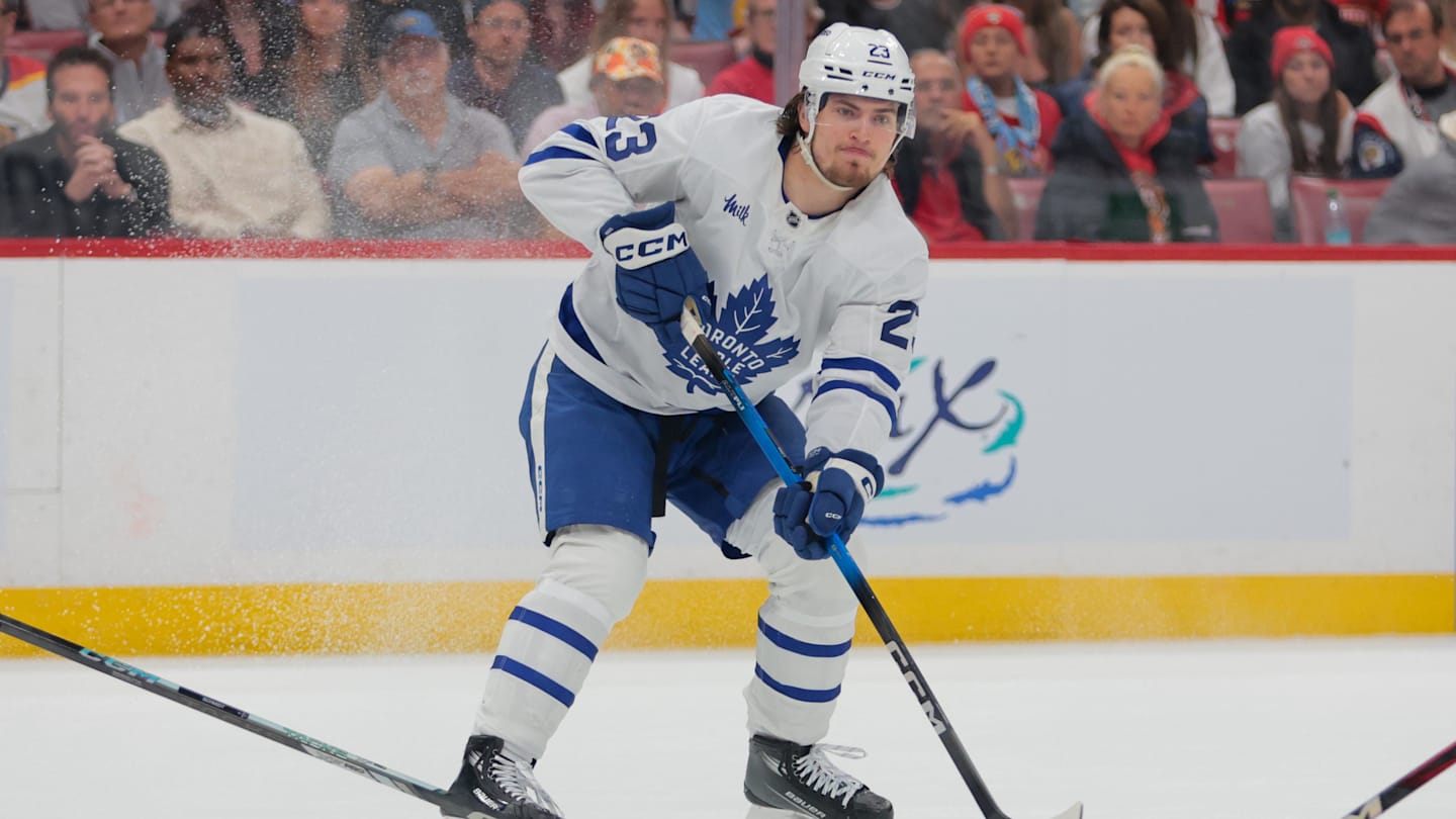 Ex-Gophers star Matthew Knies signs lucrative deal to remain with Maple ...