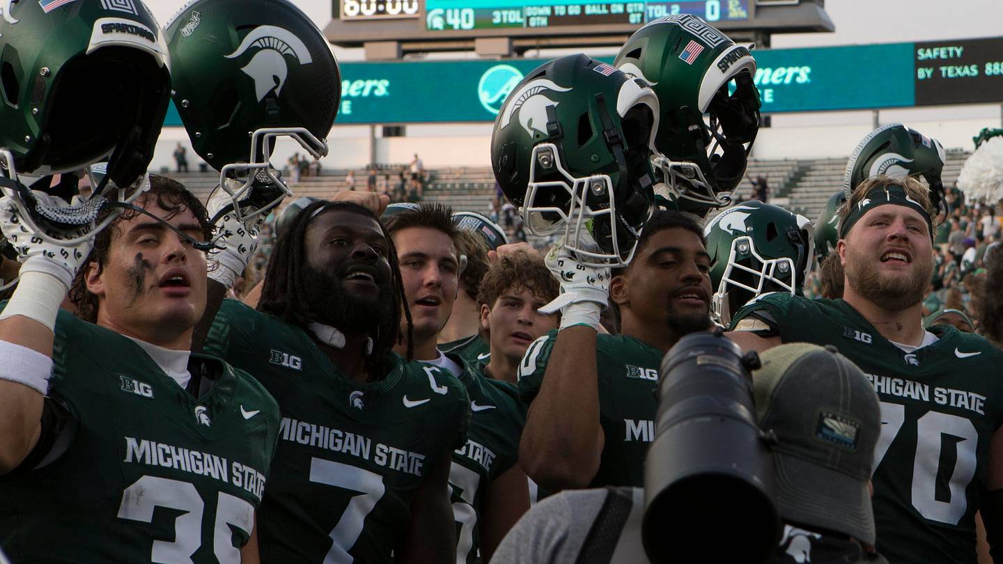 How far did Michigan State slide after third consecutive loss?