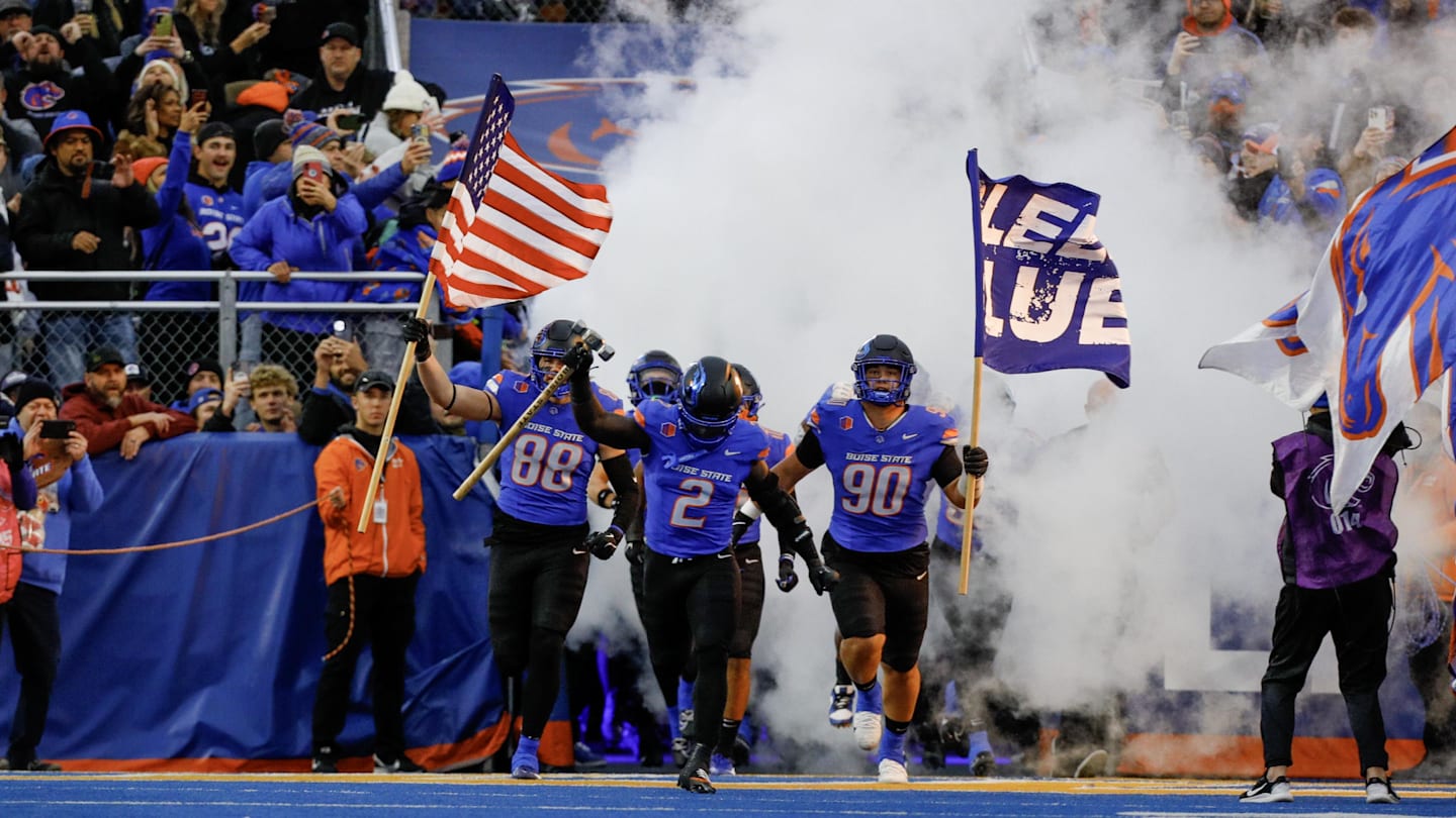 Pac-12 makes interesting move on future TV rights deal