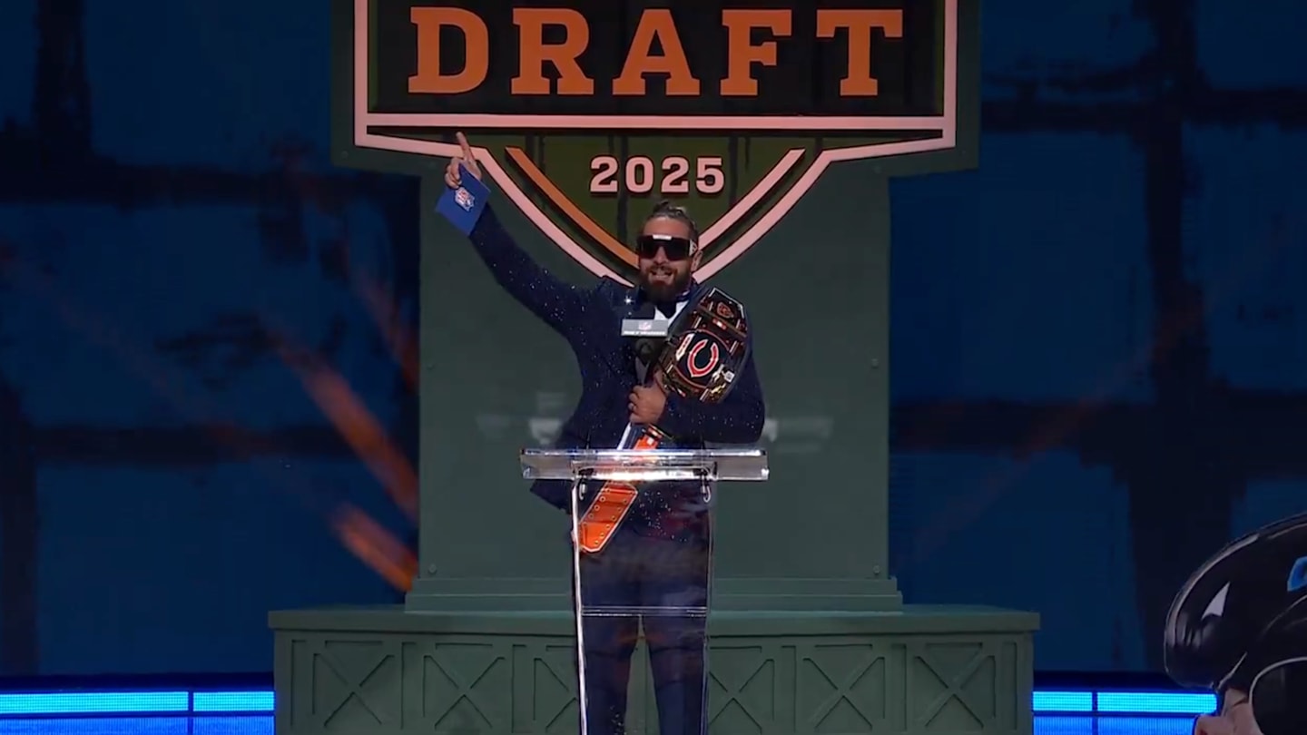 WWE Star Seth Rollins Trolled Packers Fans As He Announced Bears' Draft ...