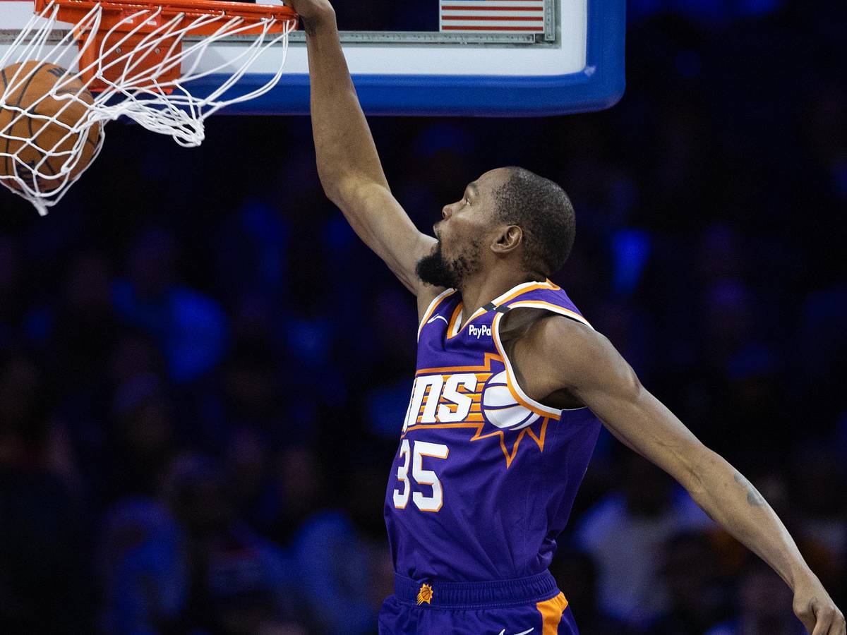 Kevin Durant Dunking On People