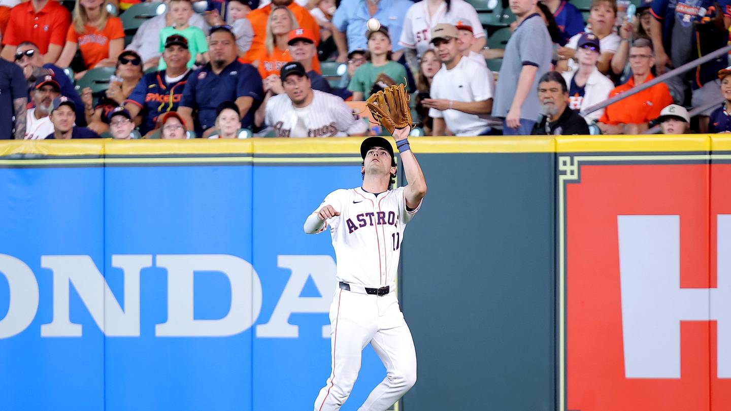 Houston Astros' Joey Loperfido Makes Incredible Juggling Catch at the Wall