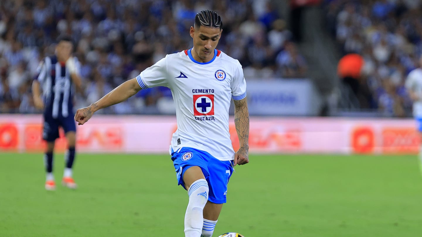 Uriel Antuna muestra su compromiso con Cruz Azul