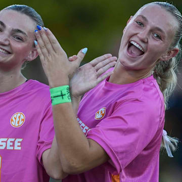 Tennessee Will Wear "Summitt" Blue Accessories Against Mississippi State