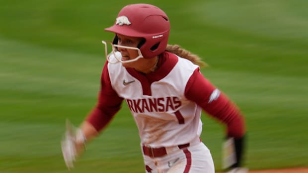 Arkansas wins at SEC Tournament thanks to more Ellis heroics