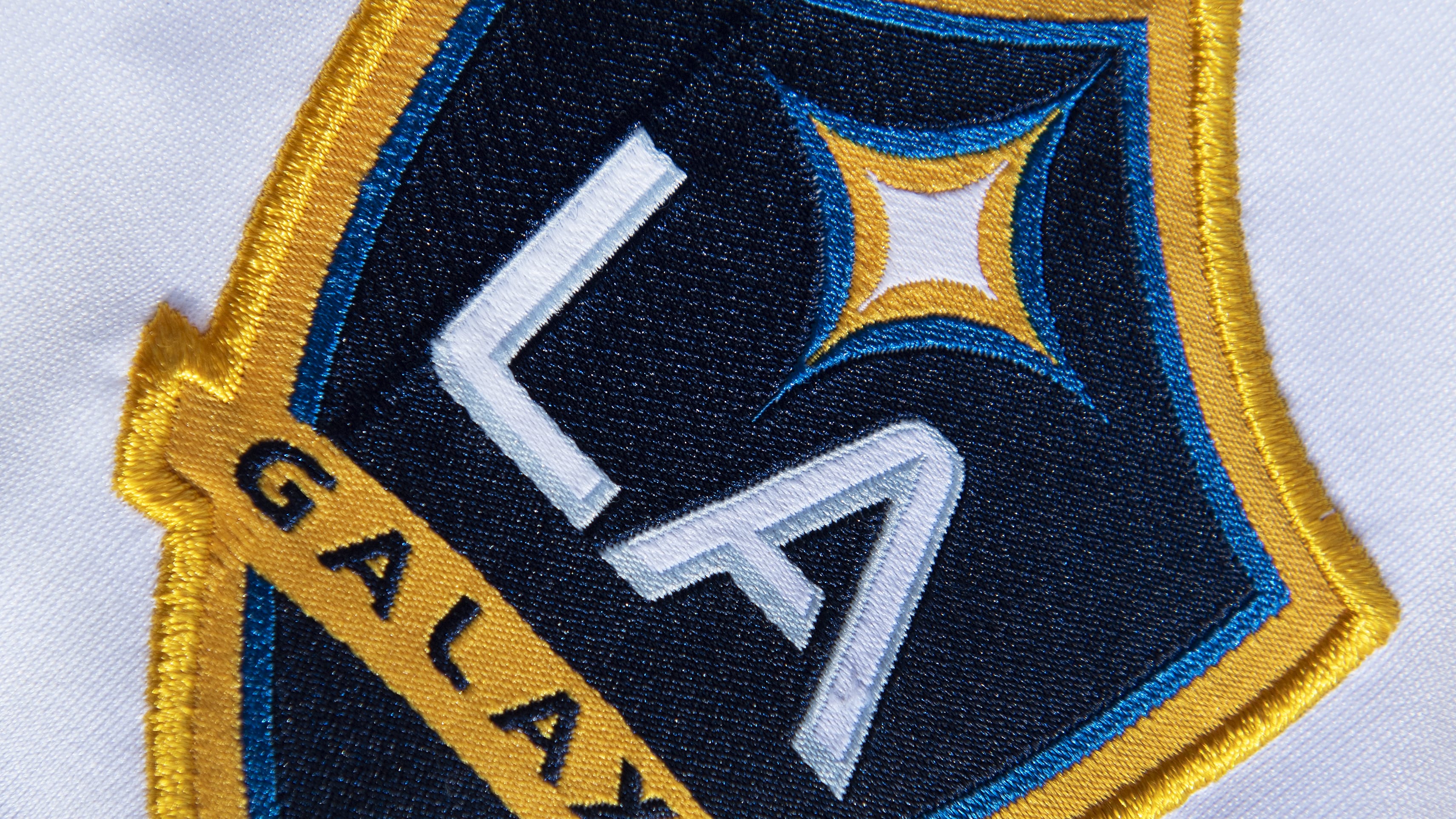LA Galaxy officially signs 17-year-old winger!
