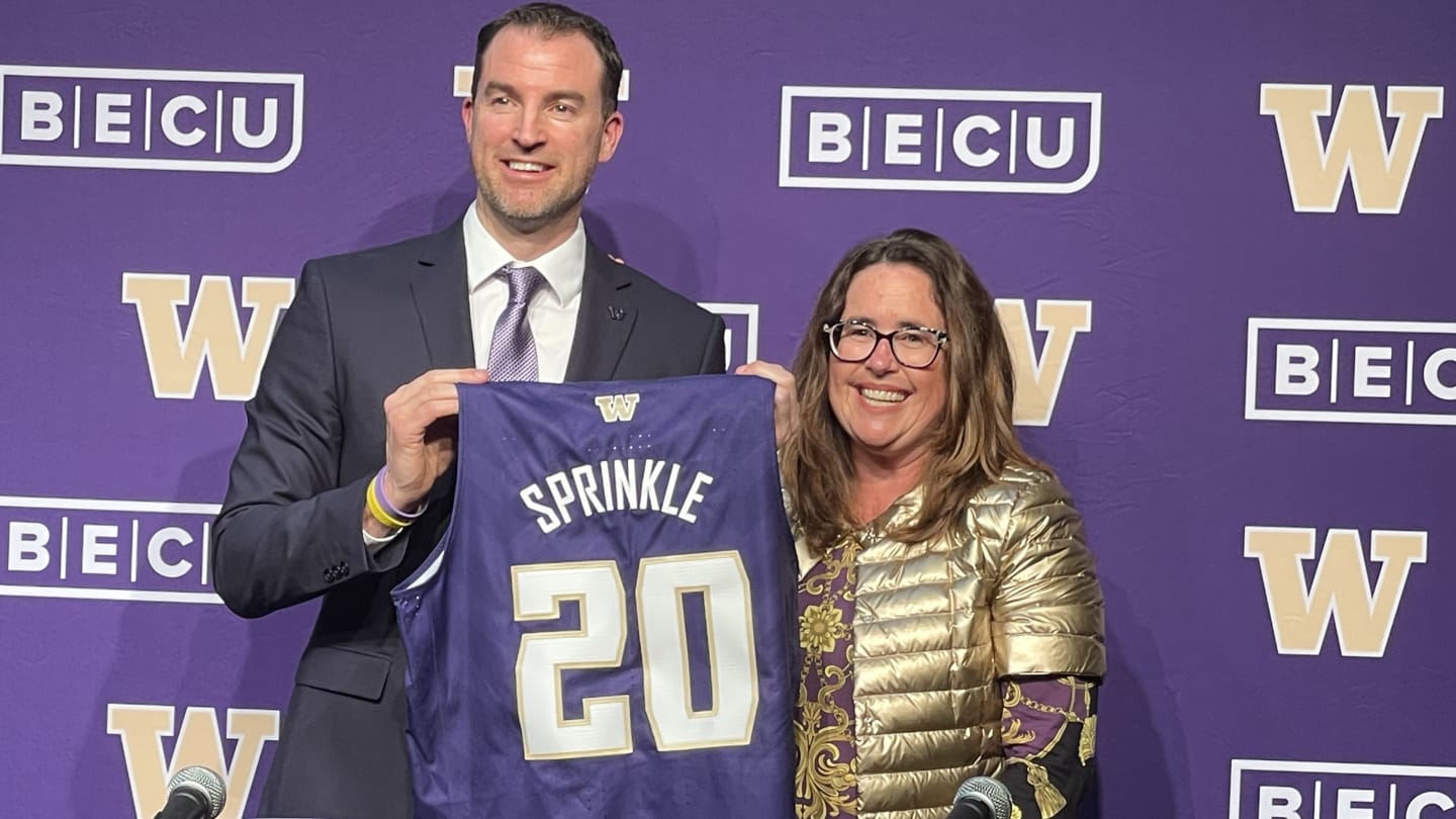 Sprinkle Brings Out a Large Gathering to His UW Coaching Unveiling