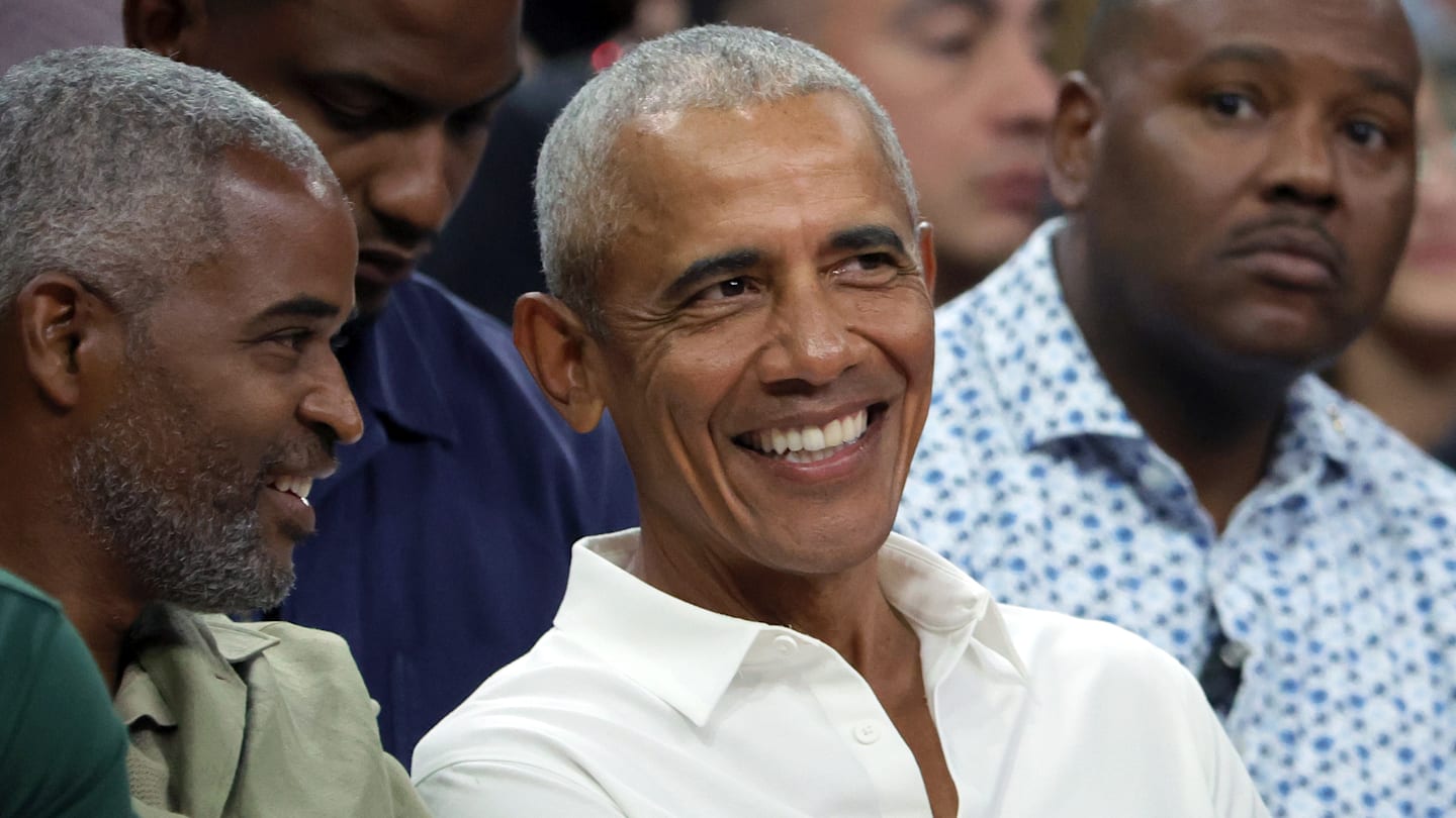 Barack Obama discusses legendary pickup games with Los Angeles Lakers icons