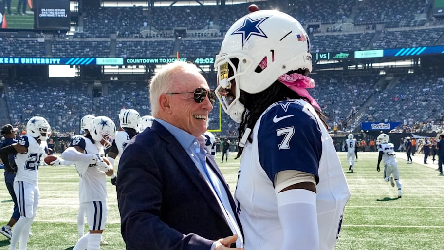 Jerry Jones caught flipping off Jets fan during Cowboys' big Week 5 win ...