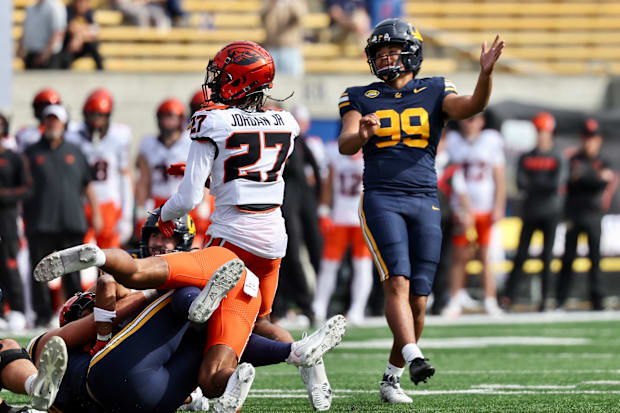 Cal's Derek Morris Getting His Kicks After Tough College Debut