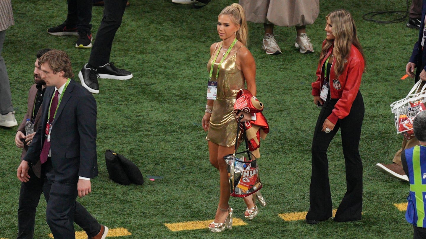 Chiefs heiress Gracie Hunt stuns in denim miniskirt, knee high boots ...