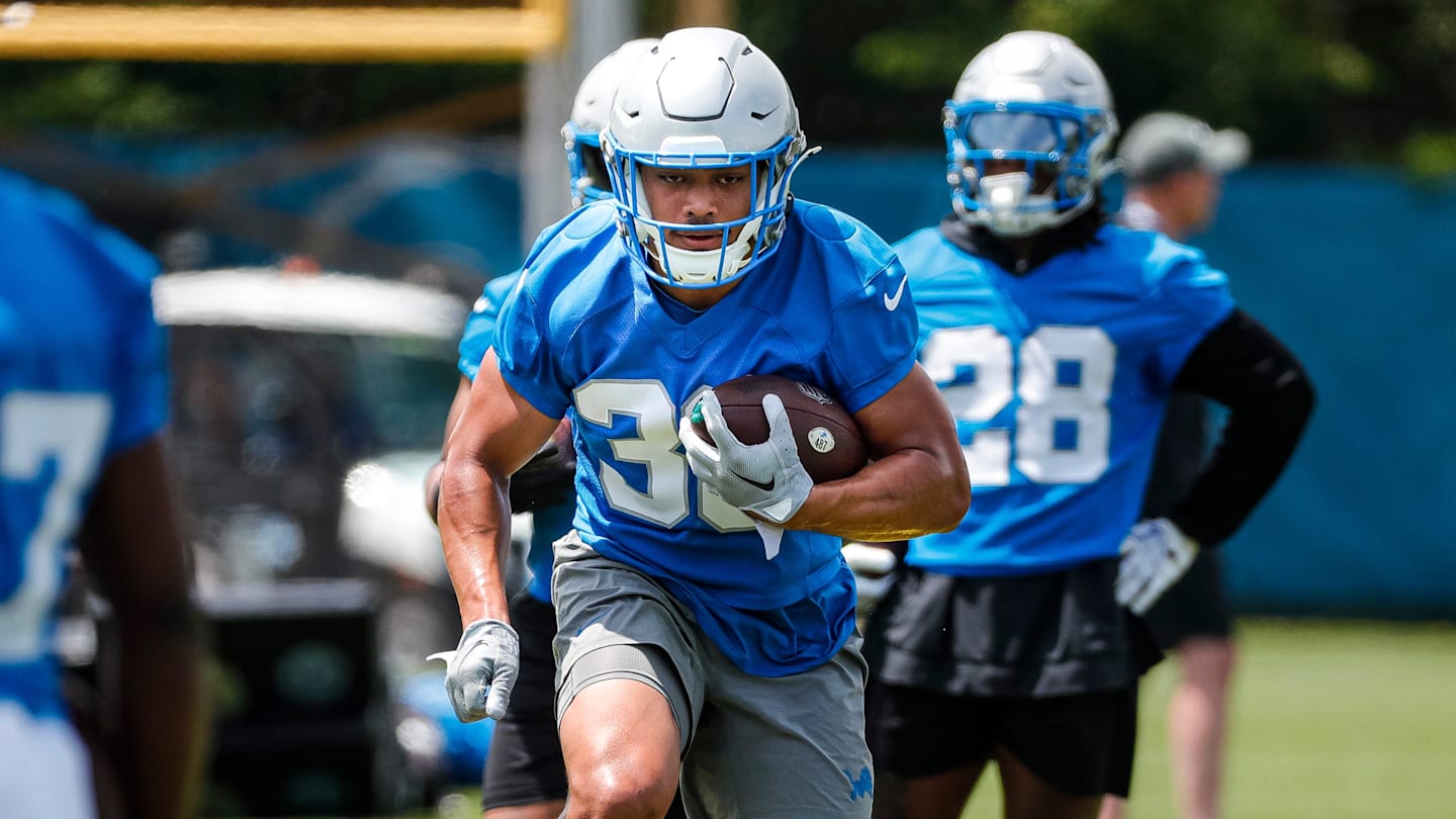 Detroit Lions Malcolm Rodriguez helped Sione Vaki develop