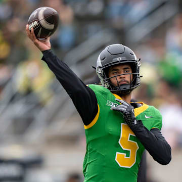 Oregon Ducks Drop In Top-25 Football Rankings: Notre Dame, LSU Move Up