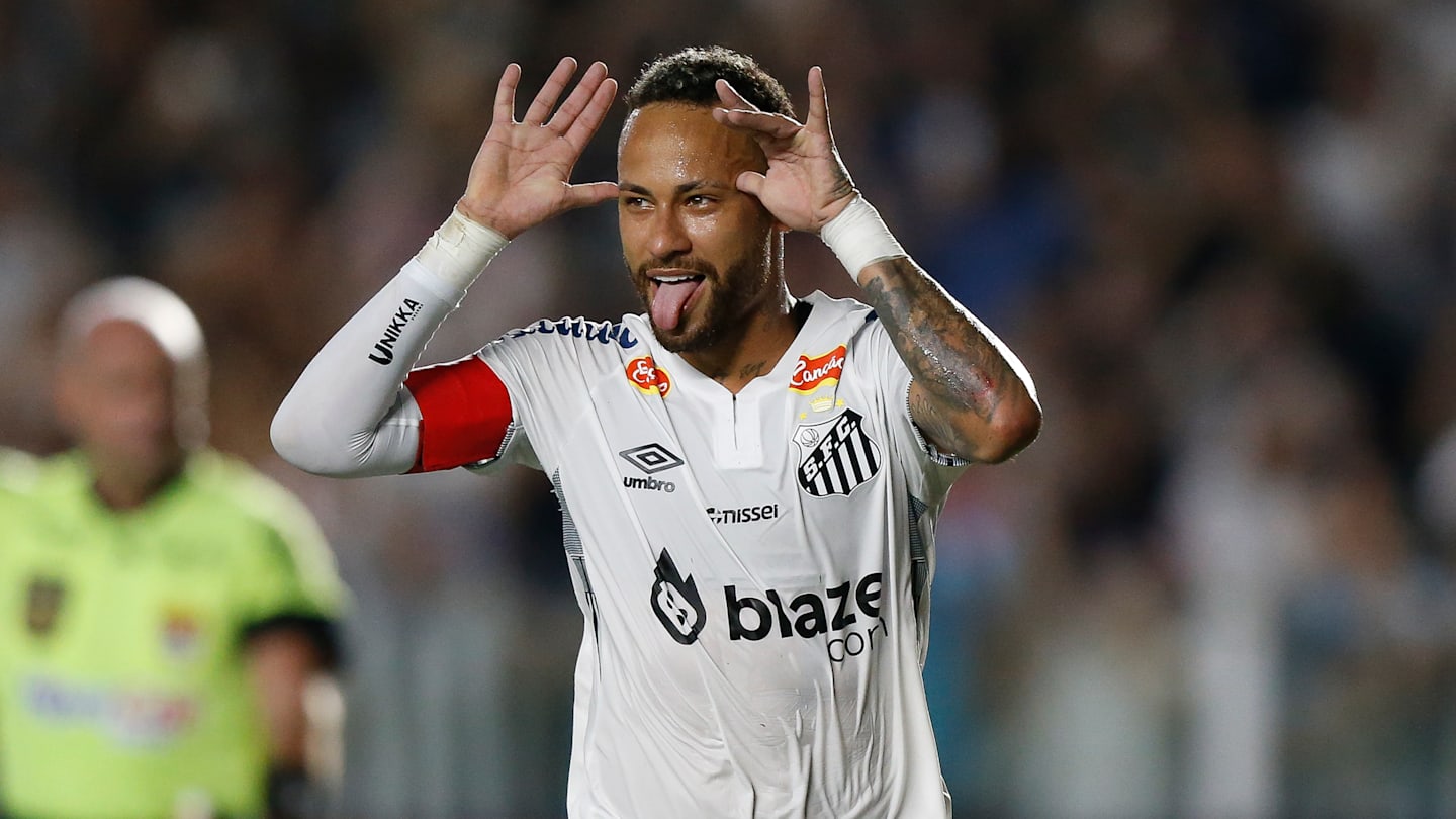 VIDEO : Le corner direct incroyable inscrit par Neymar avec Santos