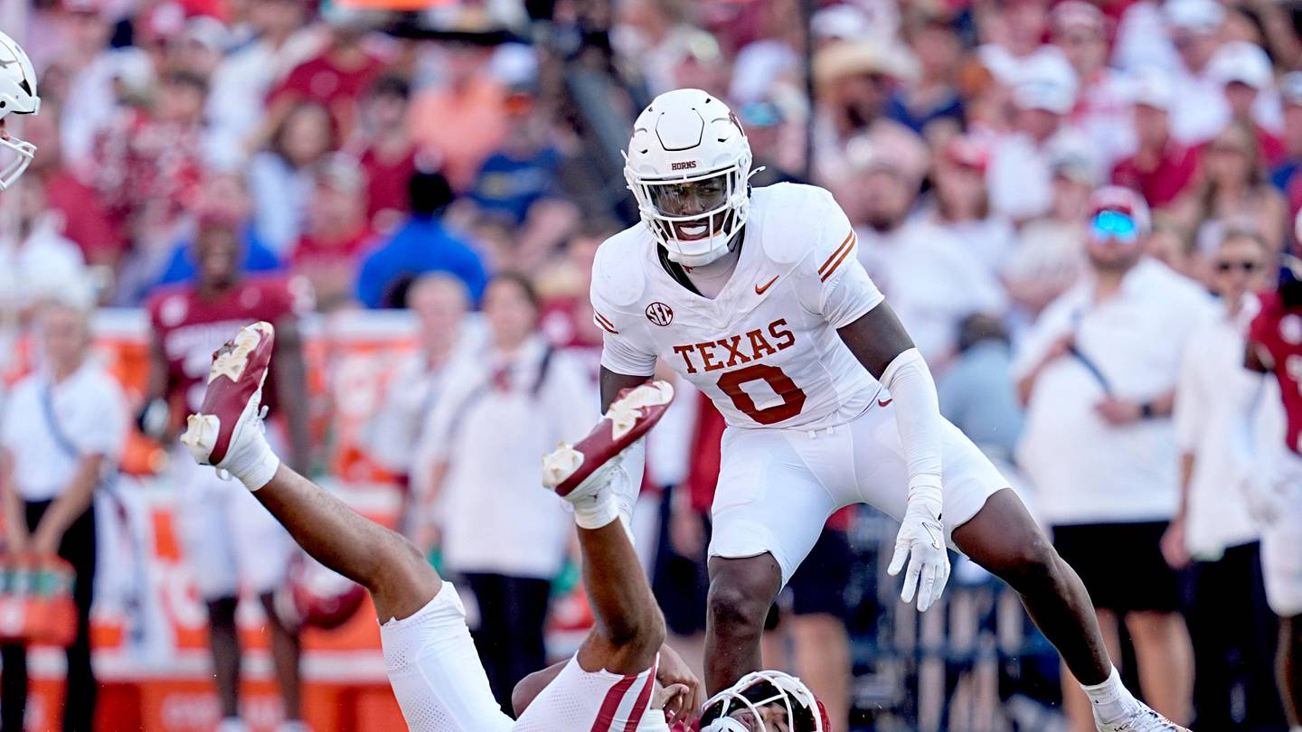 Texas Longhorns' Anthony Hill Named Walter Camp National Defensive ...