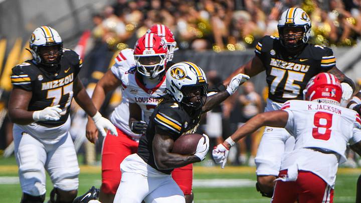 Marquise Davis Flashes 'Bright' Future in 113-Yard Performance