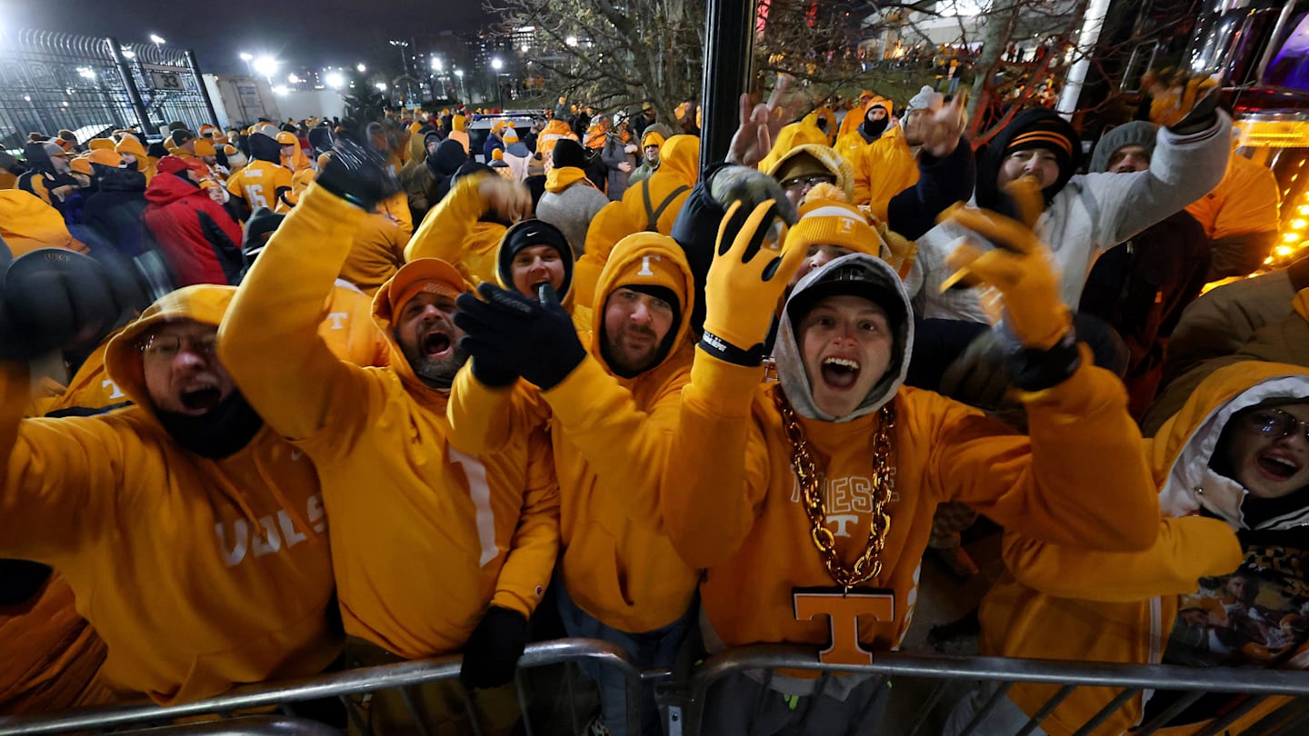 Tennessee Fans Troll Ohio State, Sing 'Rocky Top' With Giant Michigan ...