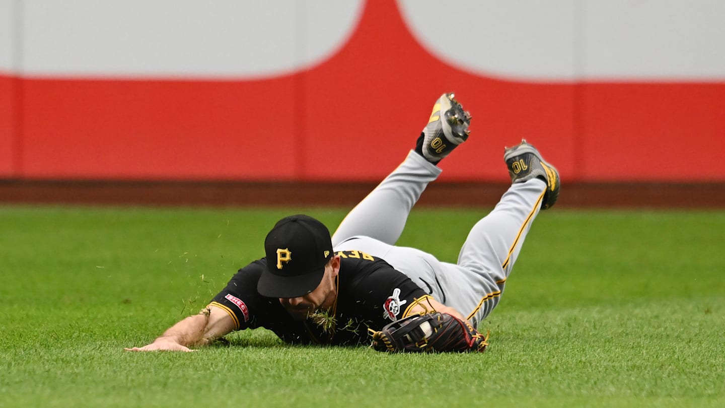 WATCH: Pirates' Bryan Reynolds Makes Incredible Diving Catch