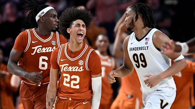 Texas Longhorns Forward Devon Pryor Enters Transfer Portal