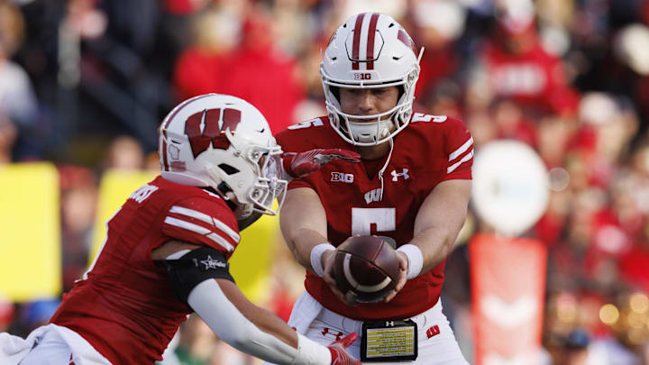 Social media is SHOCKED former Wisconsin Badgers QB Graham Mertz is an ...