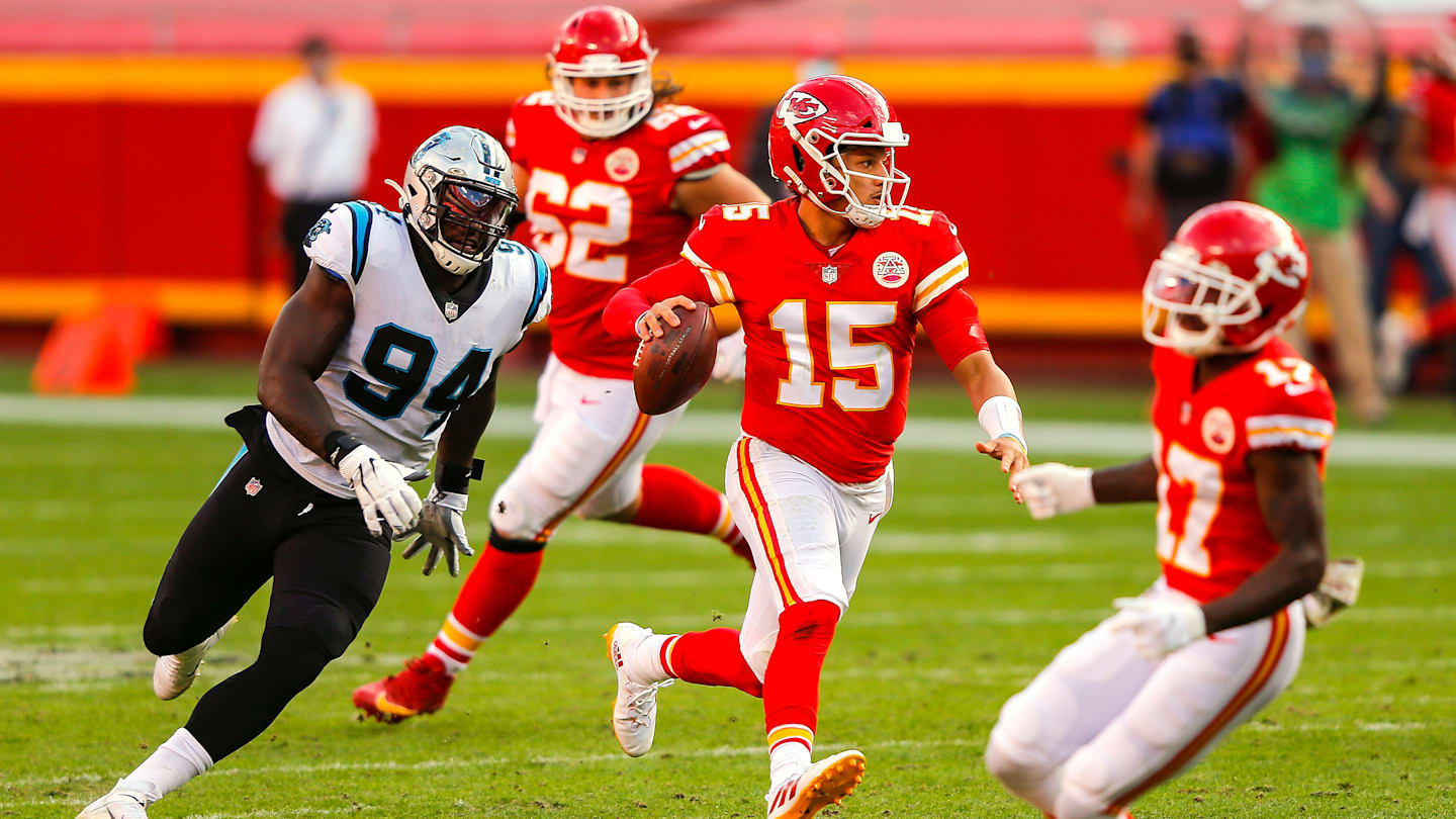 Who are the announcers and referees for Chiefs vs. Panthers today?