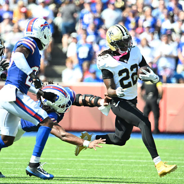 'Football player' Shaq Thompson gives Bills' young LBs chance to 'watch ...