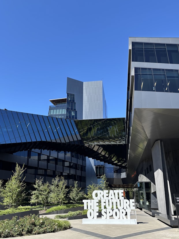 Why Oregon Ducks' Relationship with Nike, Phil Knight is Coolest in ...