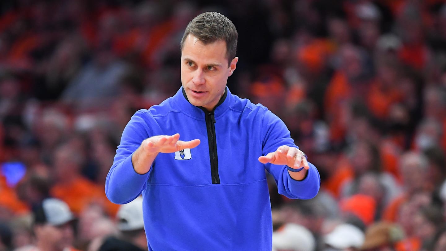 Jon Scheyer Shows Duke Basketball Squad How to Torch Nets in Arizona