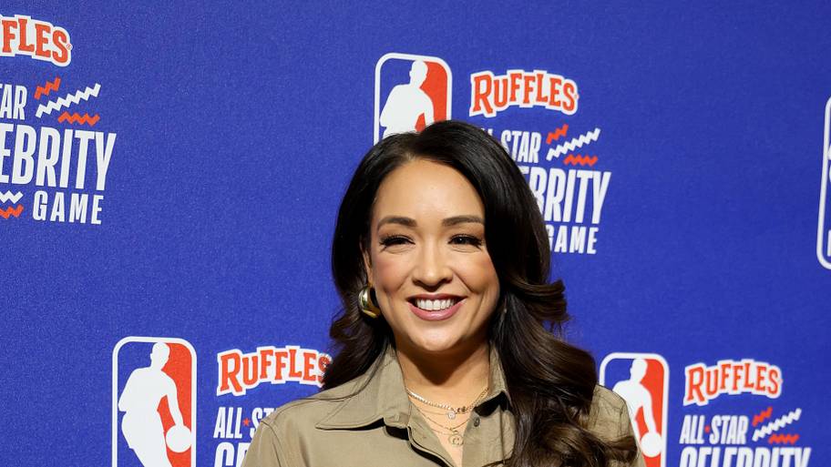 Cassidy Hubbarth gets emotional after tribute during her final ESPN NBA ...