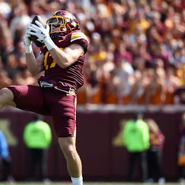 Gophers officially sign Zoey Bershers and Makena Christian to 2025 class