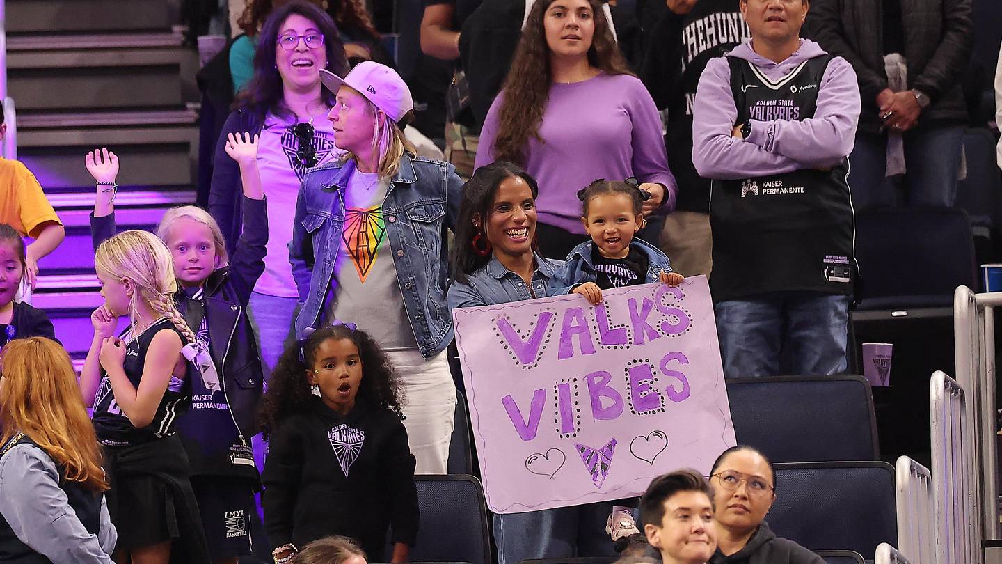 Former WNBA Teammates Reunite After Being Released - SandJack TV