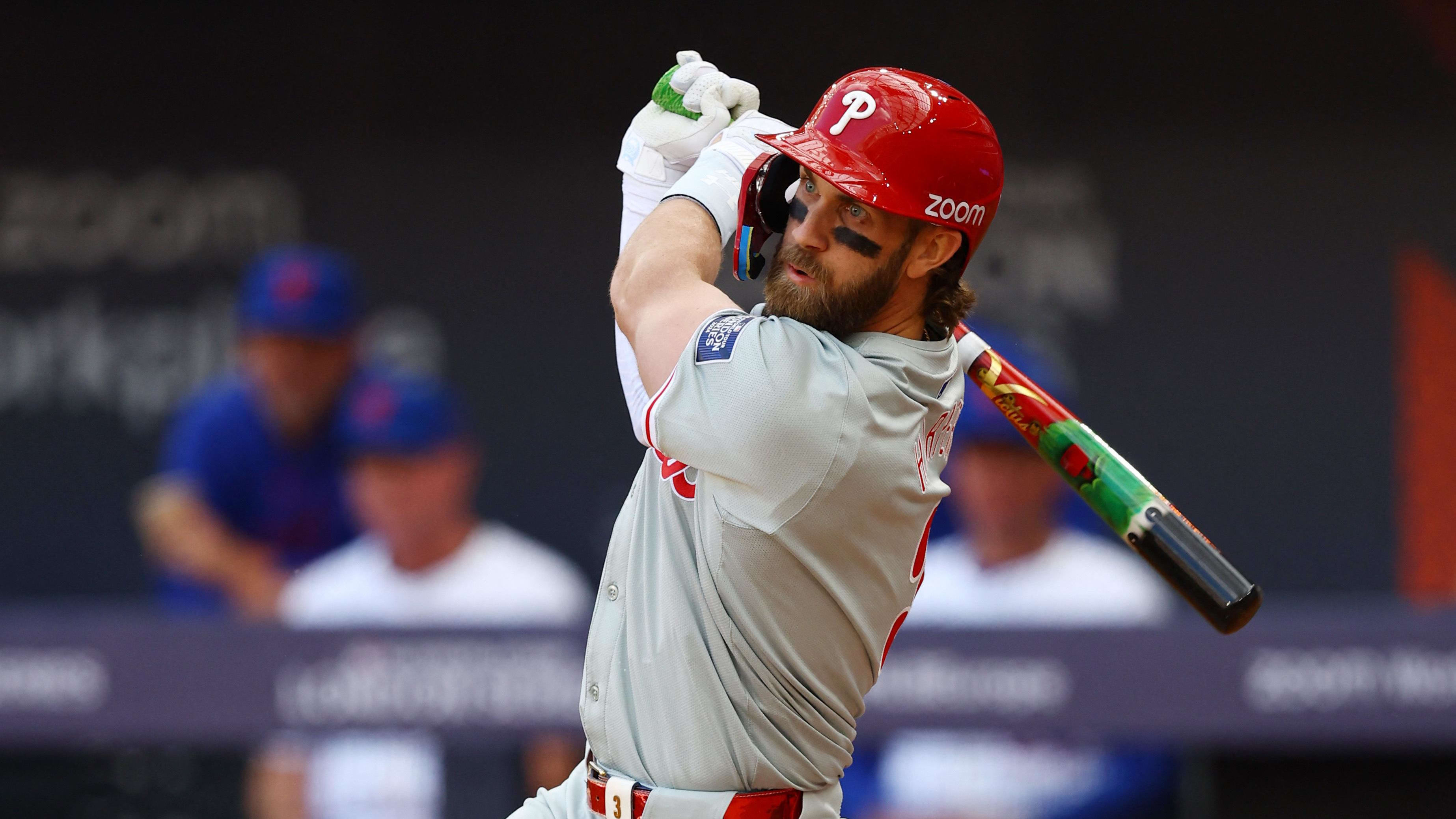 Which Phillies used custom London Series bats this weekend?