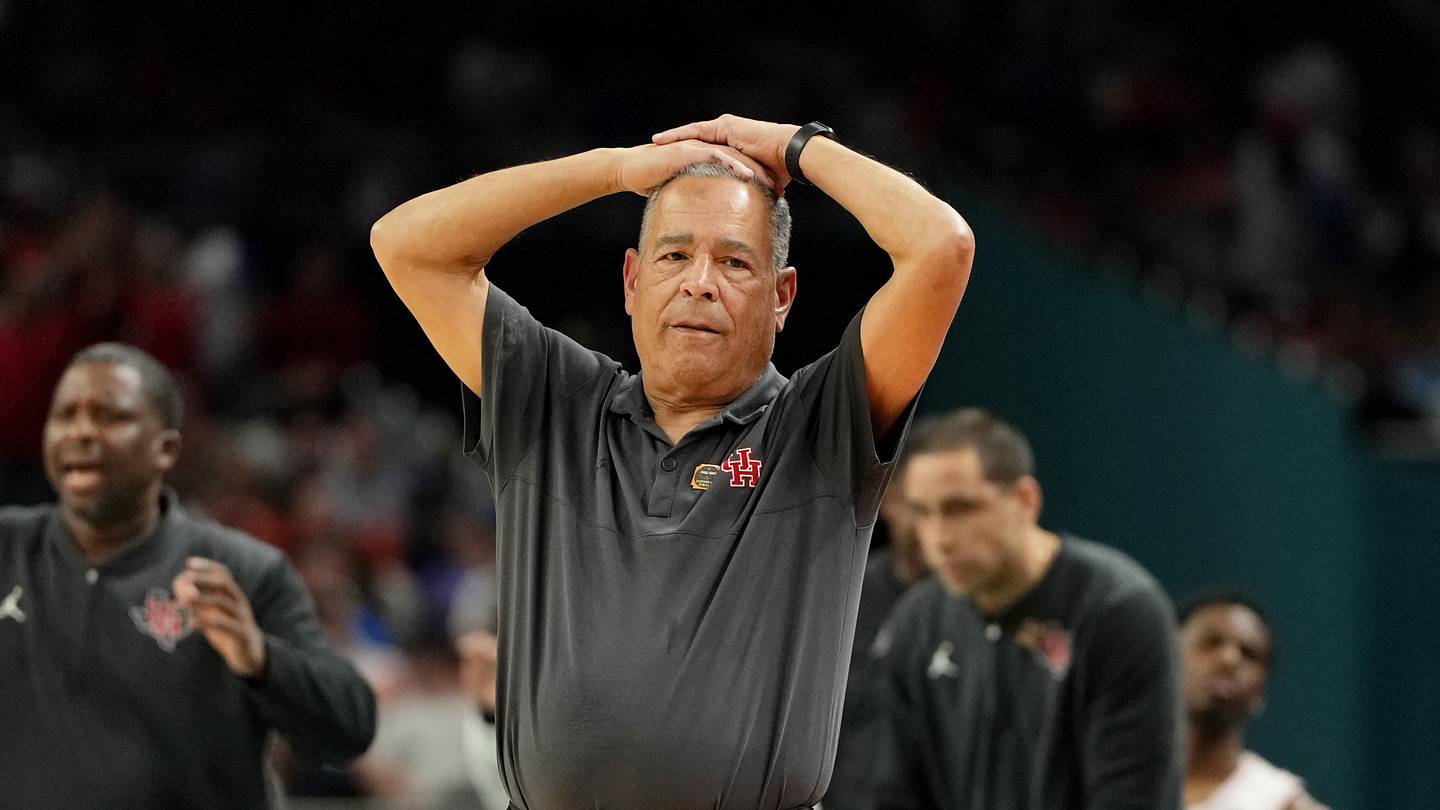 Houston, Coach Kelvin Sampson Agree to Extension After Final Four Run