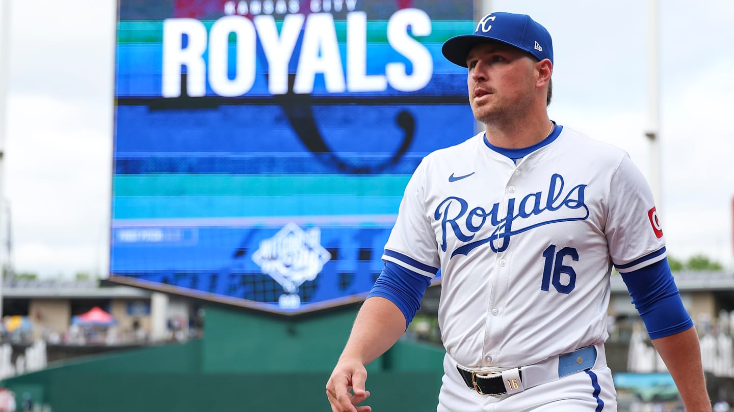 KC Royals lose Hunter Renfroe to left toe fracture Monday