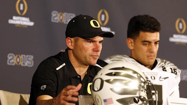 Should Oregon Ducks Retire Quarterback Marcus Mariota's Jersey Number?