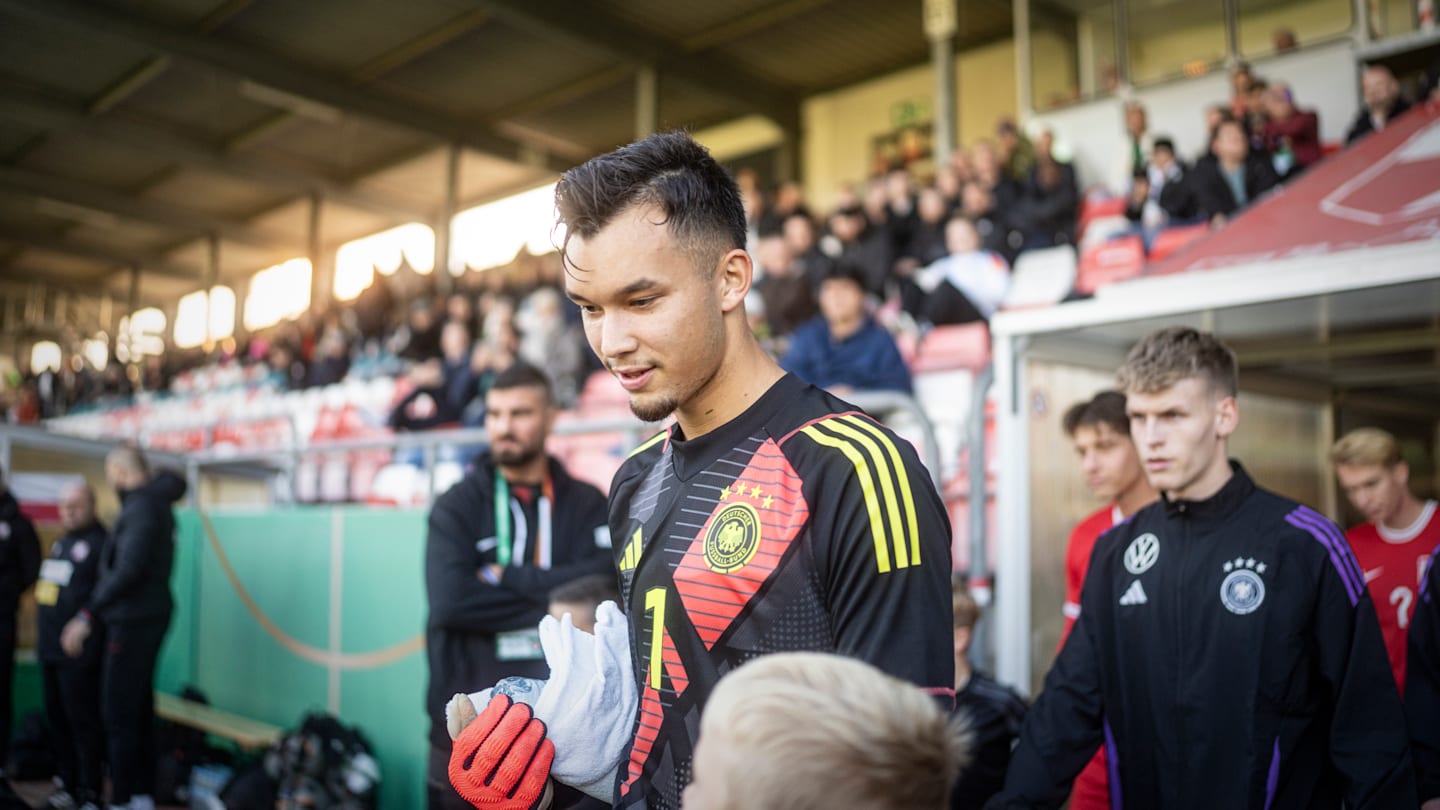 Wildes Transfergerücht: La-Liga-Gigant schielt auf Werder-Keeper