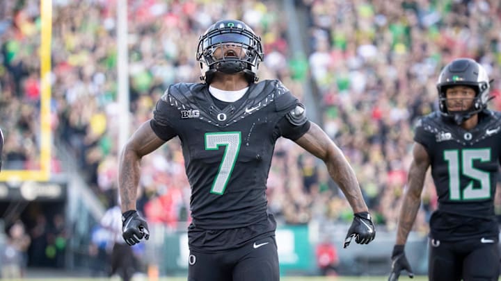 Oregon Ducks Receiver Evan Stewart on Autzen Stadium: 'One of a Kind ...
