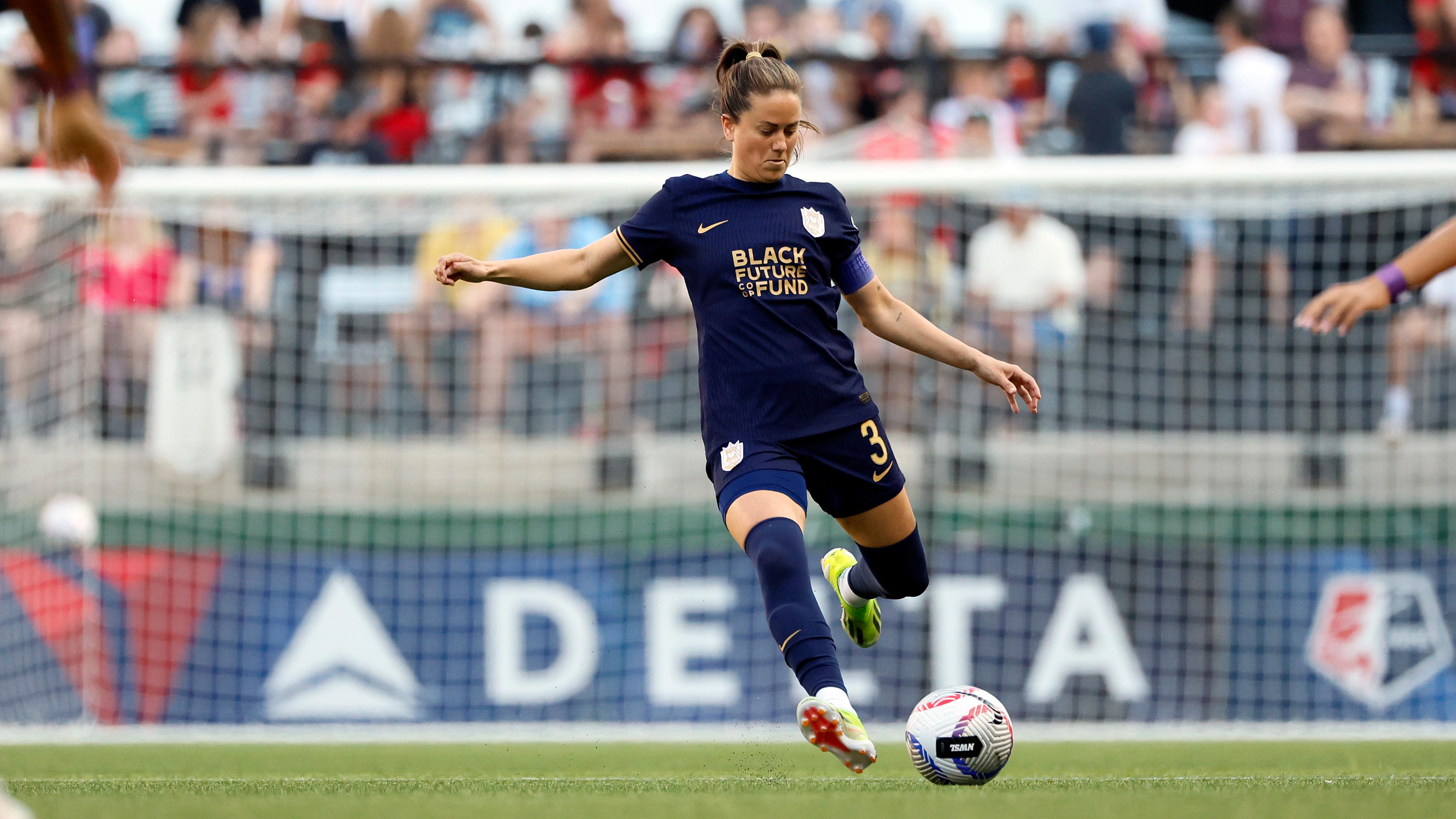 Lauren Barnes makes history as Seattle Reign secures NWSL legend for ...